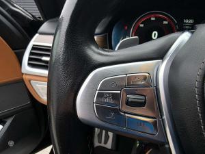 Black BMW 750 2017 in Silute, with an engine capacity of 4.40 L and mileage of 190 thousand km for 20000 €, photo 16 on AUTOMOTO.COM.LV