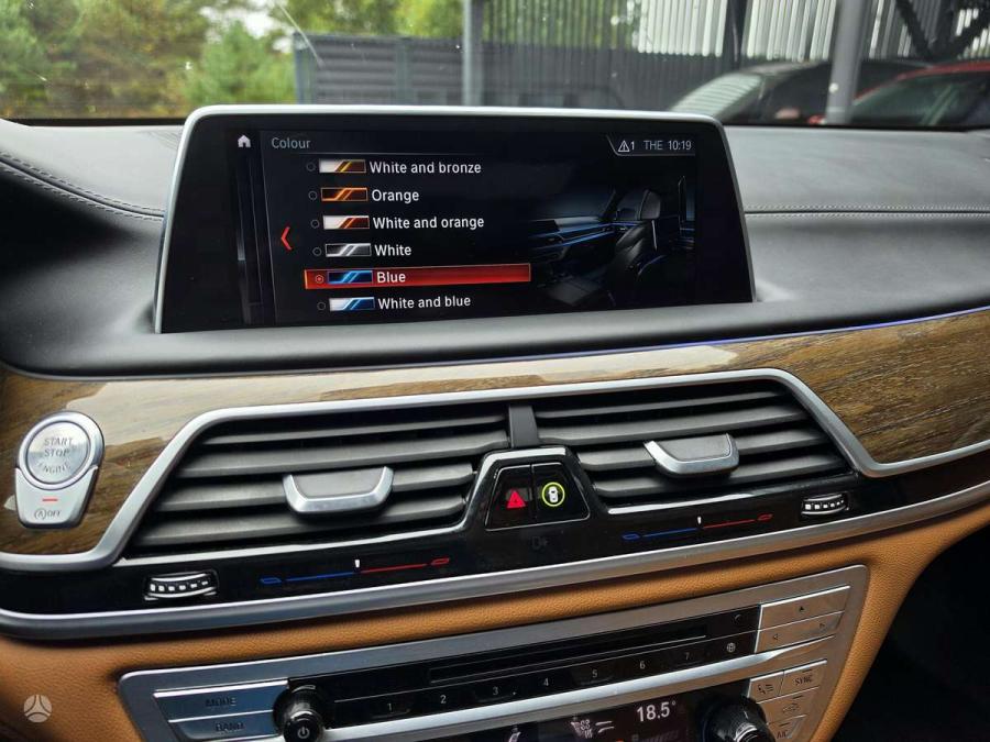Black BMW 750 2017 in Silute, with an engine capacity of 4.40 L and mileage of 190 thousand km for 20000 €, photo 17 on AUTOMOTO.COM.LV