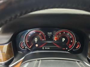 Black BMW 750 2017 in Silute, with an engine capacity of 4.40 L and mileage of 190 thousand km for 20000 €, photo 20 on AUTOMOTO.COM.LV