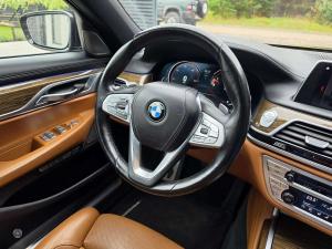 Black BMW 750 2017 in Silute, with an engine capacity of 4.40 L and mileage of 190 thousand km for 20000 €, photo 27 on AUTOMOTO.COM.LV