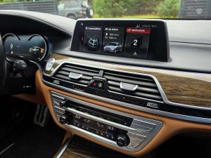 Black BMW 750 2017 in Silute, with an engine capacity of 4.40 L and mileage of 190 thousand km for 20000 €, photo 28 on AUTOMOTO.COM.LV