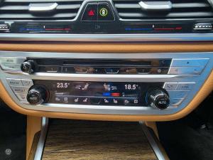 Black BMW 750 2017 in Silute, with an engine capacity of 4.40 L and mileage of 190 thousand km for 20000 €, photo 29 on AUTOMOTO.COM.LV