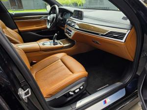 Black BMW 750 2017 in Silute, with an engine capacity of 4.40 L and mileage of 190 thousand km for 20000 €, photo 31 on AUTOMOTO.COM.LV