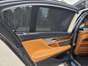 Black BMW 750 2017 in Silute, with an engine capacity of 4.40 L and mileage of 190 thousand km for 20000 €, photo 33 on AUTOMOTO.COM.LV