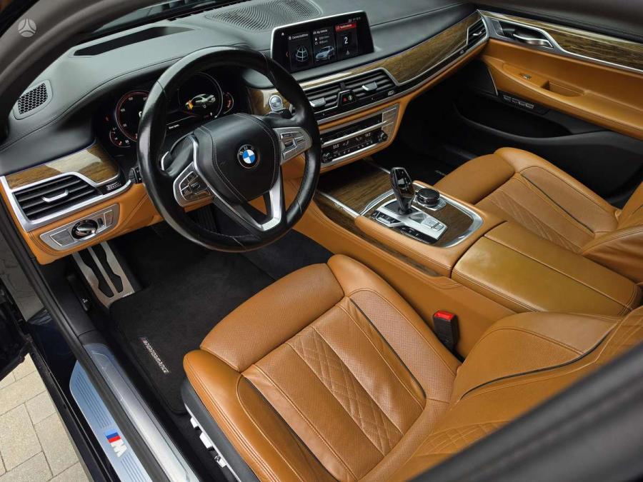 Black BMW 750 2017 in Silute, with an engine capacity of 4.40 L and mileage of 190 thousand km for 20000 €, photo 35 on AUTOMOTO.COM.LV