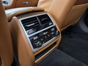 Black BMW 750 2017 in Silute, with an engine capacity of 4.40 L and mileage of 190 thousand km for 20000 €, photo 37 on AUTOMOTO.COM.LV