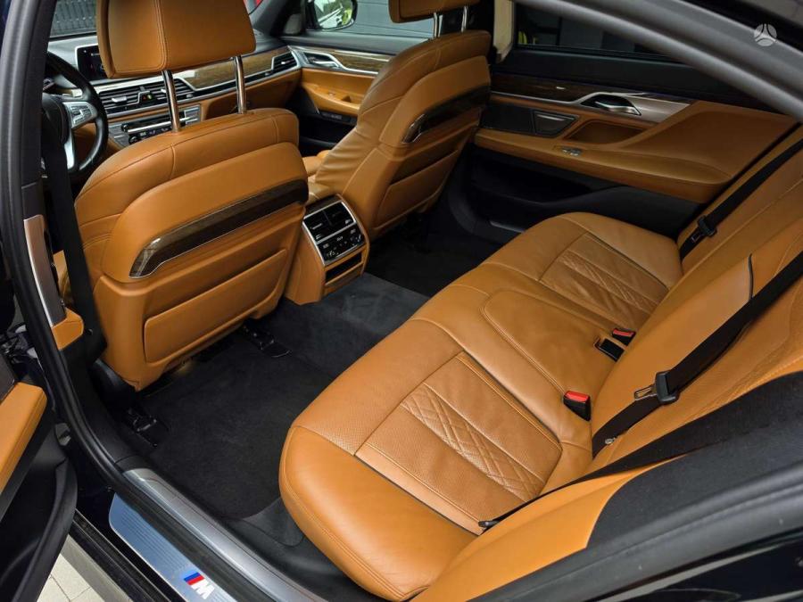 Black BMW 750 2017 in Silute, with an engine capacity of 4.40 L and mileage of 190 thousand km for 20000 €, photo 38 on AUTOMOTO.COM.LV