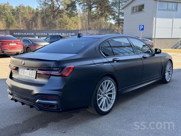 Black BMW 750 2018 in Riga, with an engine capacity of 4.40 L and mileage of 155 thousand km for 43500 €, photo 6 on AUTOMOTO.COM.LV