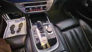 Melns BMW 750 2018 Prienai, ar dzinēja tilpumu 4.40 L un nobraukumu 185 tūkst. km par 22999 €, foto 16 vietnē AUTOMOTO.COM.LV