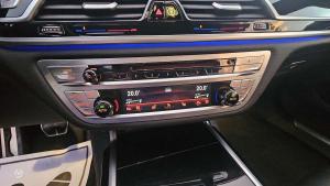 Melns BMW 750 2018 Prienai, ar dzinēja tilpumu 4.40 L un nobraukumu 185 tūkst. km par 22999 €, foto 17 vietnē AUTOMOTO.COM.LV