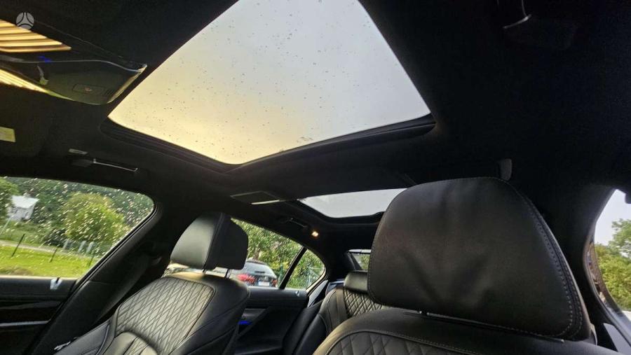 Melns BMW 750 2018 Prienai, ar dzinēja tilpumu 4.40 L un nobraukumu 185 tūkst. km par 22999 €, foto 28 vietnē AUTOMOTO.COM.LV