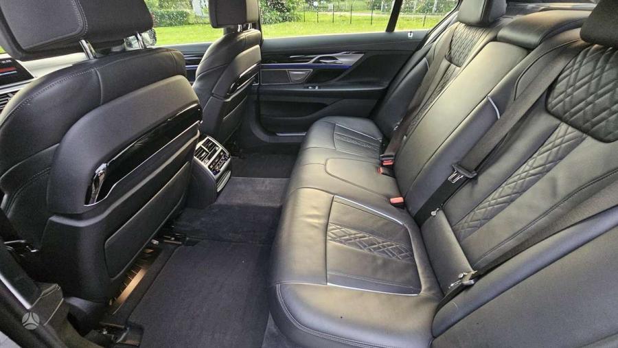 Melns BMW 750 2018 Prienai, ar dzinēja tilpumu 4.40 L un nobraukumu 185 tūkst. km par 22999 €, foto 29 vietnē AUTOMOTO.COM.LV