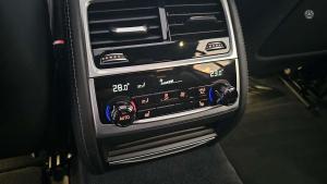 Melns BMW 750 2018 Prienai, ar dzinēja tilpumu 4.40 L un nobraukumu 185 tūkst. km par 22999 €, foto 32 vietnē AUTOMOTO.COM.LV