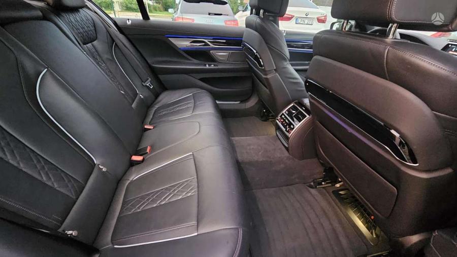 Melns BMW 750 2018 Prienai, ar dzinēja tilpumu 4.40 L un nobraukumu 185 tūkst. km par 22999 €, foto 33 vietnē AUTOMOTO.COM.LV