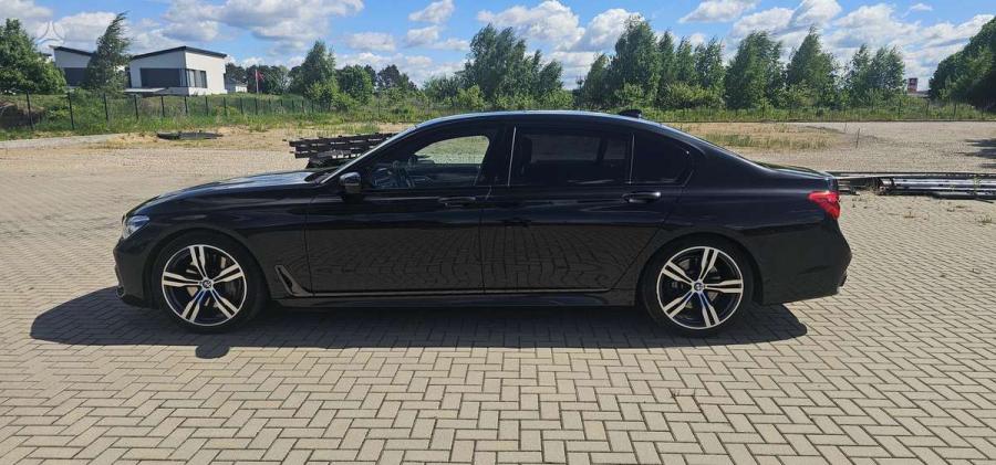 Black BMW 750 2018 in Vilnius, with an engine capacity of 4.40 L and mileage of 150 thousand km for 29990 €, photo 1 on AUTOMOTO.COM.LV