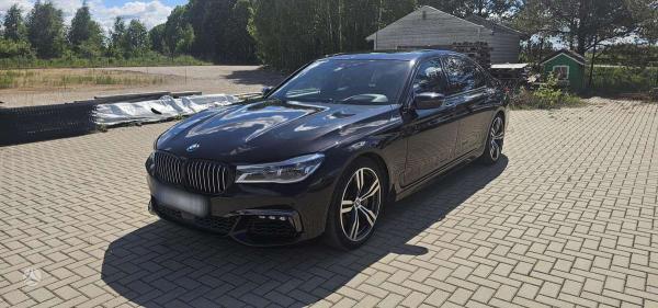 Black BMW 750 2018 in Vilnius, with an engine capacity of 4.40 L and mileage of 150 thousand km for 29990 €, photo 2 on AUTOMOTO.COM.LV