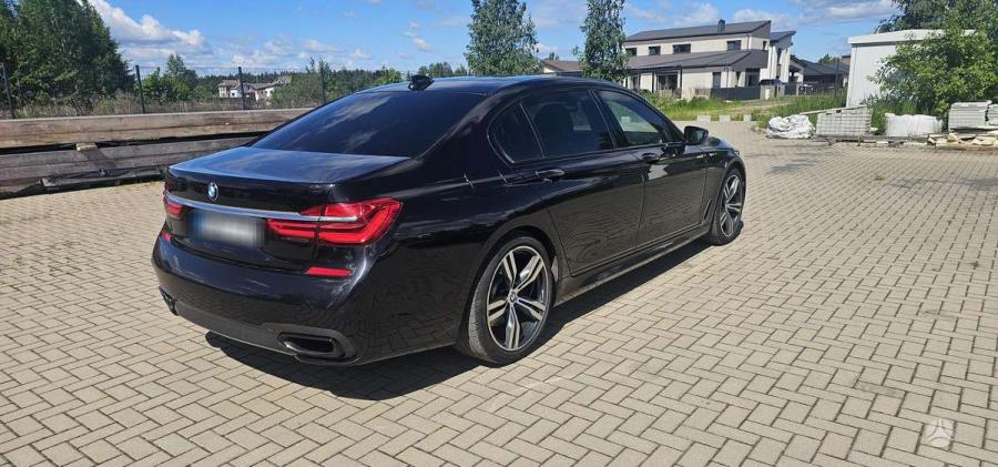 Black BMW 750 2018 in Vilnius, with an engine capacity of 4.40 L and mileage of 150 thousand km for 29990 €, photo 7 on AUTOMOTO.COM.LV