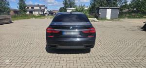 Black BMW 750 2018 in Vilnius, with an engine capacity of 4.40 L and mileage of 150 thousand km for 29990 €, photo 8 on AUTOMOTO.COM.LV
