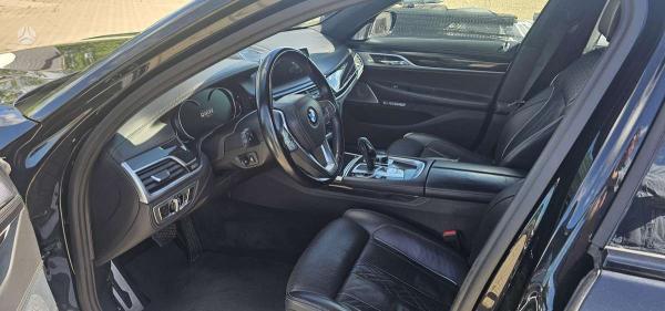 Black BMW 750 2018 in Vilnius, with an engine capacity of 4.40 L and mileage of 150 thousand km for 29990 €, photo 9 on AUTOMOTO.COM.LV