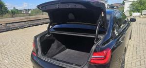 Black BMW 750 2018 in Vilnius, with an engine capacity of 4.40 L and mileage of 150 thousand km for 29990 €, photo 17 on AUTOMOTO.COM.LV