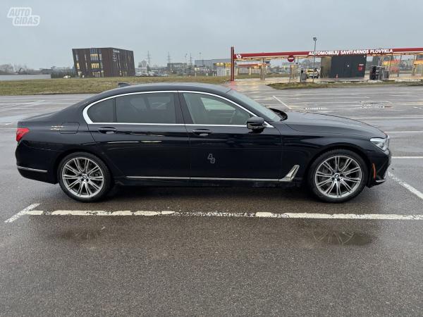 Black BMW 750 2019 in Kaunas, with an engine capacity of 4.40 L and mileage of 76 thousand km for 28500 €, photo 3 on AUTOMOTO.COM.LV
