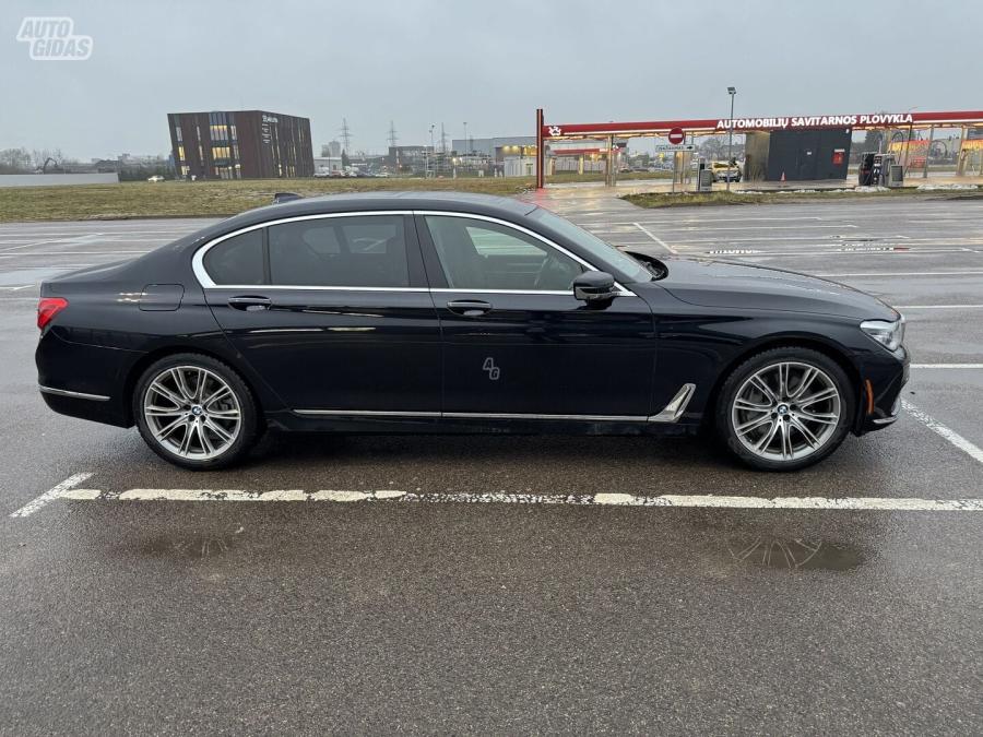 Black BMW 750 2019 in Kaunas, with an engine capacity of 4.40 L and mileage of 76 thousand km for 28500 €, photo 4 on AUTOMOTO.COM.LV