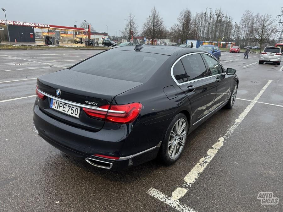 Black BMW 750 2019 in Kaunas, with an engine capacity of 4.40 L and mileage of 76 thousand km for 28500 €, photo 5 on AUTOMOTO.COM.LV