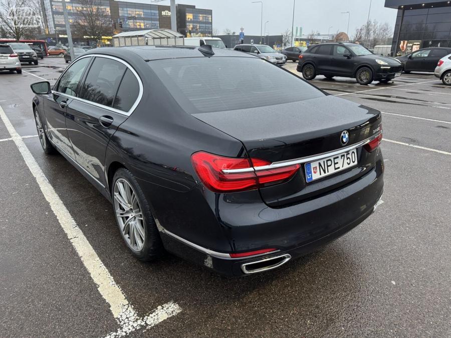 Black BMW 750 2019 in Kaunas, with an engine capacity of 4.40 L and mileage of 76 thousand km for 28500 €, photo 7 on AUTOMOTO.COM.LV