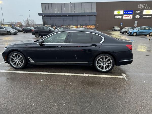 Black BMW 750 2019 in Kaunas, with an engine capacity of 4.40 L and mileage of 76 thousand km for 28500 €, photo 7 on AUTOMOTO.COM.LV
