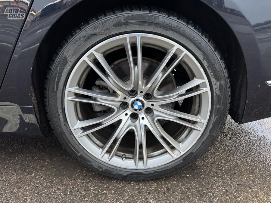 Black BMW 750 2019 in Kaunas, with an engine capacity of 4.40 L and mileage of 76 thousand km for 28500 €, photo 10 on AUTOMOTO.COM.LV
