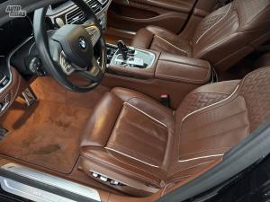 Black BMW 750 2019 in Kaunas, with an engine capacity of 4.40 L and mileage of 76 thousand km for 28500 €, photo 12 on AUTOMOTO.COM.LV