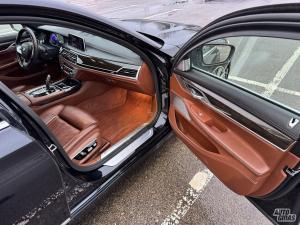 Black BMW 750 2019 in Kaunas, with an engine capacity of 4.40 L and mileage of 76 thousand km for 28500 €, photo 15 on AUTOMOTO.COM.LV