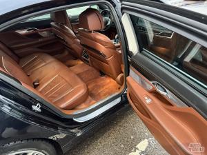 Black BMW 750 2019 in Kaunas, with an engine capacity of 4.40 L and mileage of 76 thousand km for 28500 €, photo 16 on AUTOMOTO.COM.LV