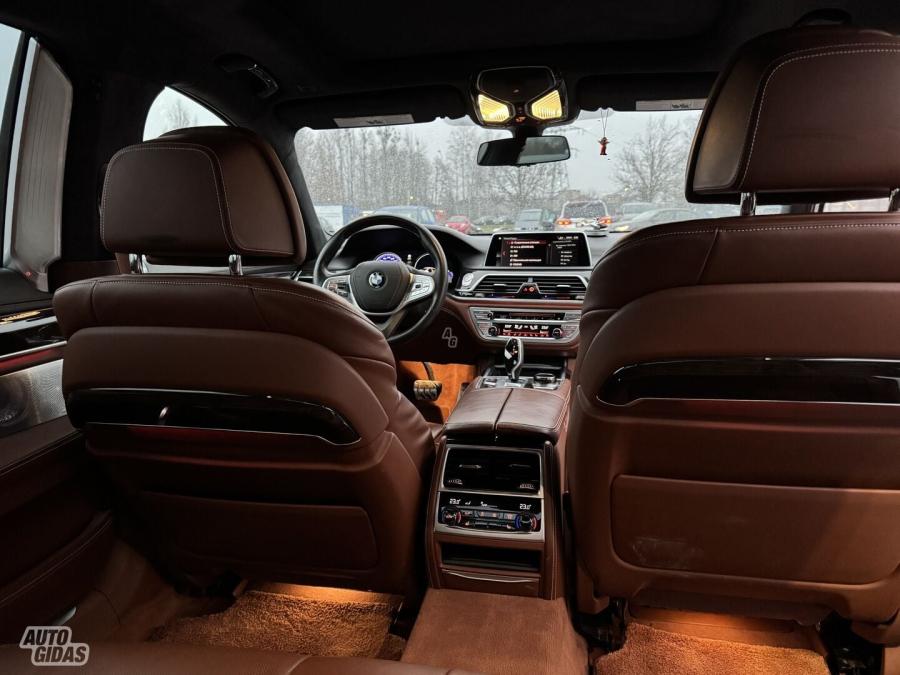 Black BMW 750 2019 in Kaunas, with an engine capacity of 4.40 L and mileage of 76 thousand km for 28500 €, photo 17 on AUTOMOTO.COM.LV