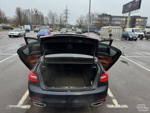 Black BMW 750 2019 in Kaunas, with an engine capacity of 4.40 L and mileage of 76 thousand km for 28500 €, photo 18 on AUTOMOTO.COM.LV