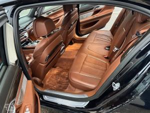 Black BMW 750 2019 in Kaunas, with an engine capacity of 4.40 L and mileage of 76 thousand km for 28500 €, photo 19 on AUTOMOTO.COM.LV