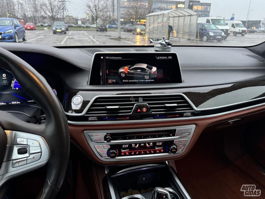 Black BMW 750 2019 in Kaunas, with an engine capacity of 4.40 L and mileage of 76 thousand km for 28500 €, photo 22 on AUTOMOTO.COM.LV