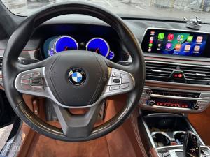 Black BMW 750 2019 in Kaunas, with an engine capacity of 4.40 L and mileage of 76 thousand km for 28500 €, photo 30 on AUTOMOTO.COM.LV