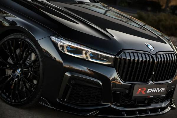 Black BMW 750 2019 in Jelgava, with an engine capacity of 4.40 L and mileage of 109 thousand km for 55000 €, photo 2 on AUTOMOTO.COM.LV