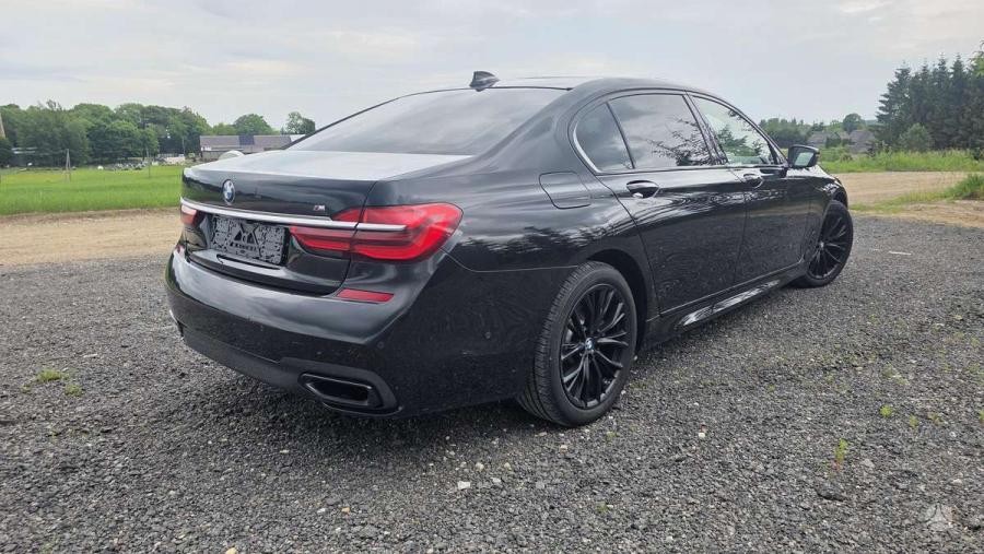 Melns BMW 750 2019 Raseiniai, ar dzinēja tilpumu 4.40 L un nobraukumu 122 tūkst. km par 19999 €, foto 4 vietnē AUTOMOTO.COM.LV