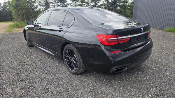 Melns BMW 750 2019 Raseiniai, ar dzinēja tilpumu 4.40 L un nobraukumu 122 tūkst. km par 19999 €, foto 4 vietnē AUTOMOTO.COM.LV