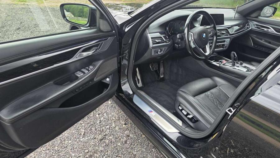 Melns BMW 750 2019 Raseiniai, ar dzinēja tilpumu 4.40 L un nobraukumu 122 tūkst. km par 19999 €, foto 6 vietnē AUTOMOTO.COM.LV