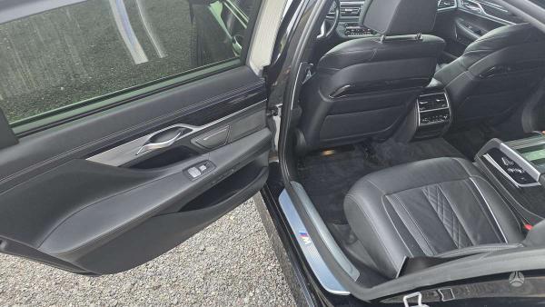 Melns BMW 750 2019 Raseiniai, ar dzinēja tilpumu 4.40 L un nobraukumu 122 tūkst. km par 19999 €, foto 8 vietnē AUTOMOTO.COM.LV