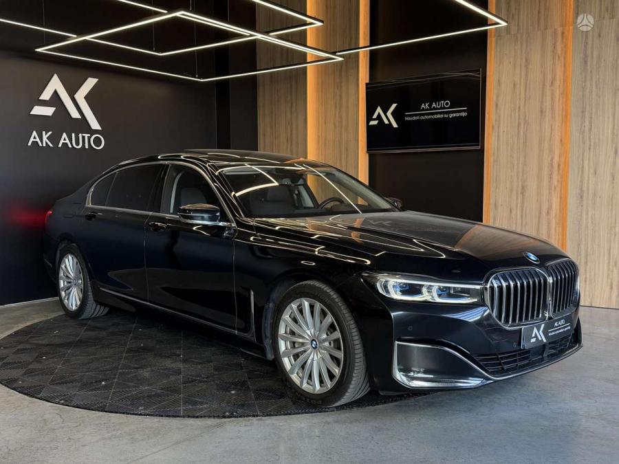 Black BMW 750 2019 in Kaunas, with an engine capacity of 2.99 L and mileage of 125 thousand km for 34990 €, photo 3 on AUTOMOTO.COM.LV