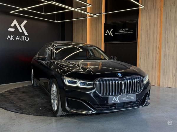 Black BMW 750 2019 in Kaunas, with an engine capacity of 2.99 L and mileage of 125 thousand km for 34990 €, photo 3 on AUTOMOTO.COM.LV