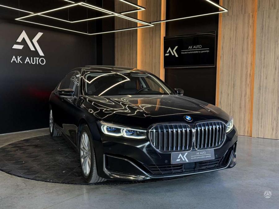 Black BMW 750 2019 in Kaunas, with an engine capacity of 2.99 L and mileage of 125 thousand km for 34990 €, photo 4 on AUTOMOTO.COM.LV