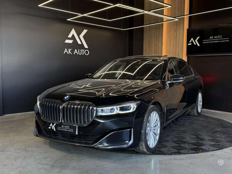 Black BMW 750 2019 in Kaunas, with an engine capacity of 2.99 L and mileage of 125 thousand km for 34990 €, photo 6 on AUTOMOTO.COM.LV