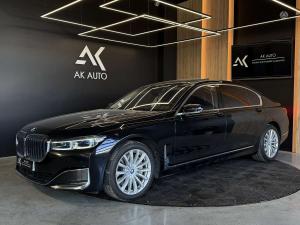 Black BMW 750 2019 in Kaunas, with an engine capacity of 2.99 L and mileage of 125 thousand km for 34990 €, photo 7 on AUTOMOTO.COM.LV