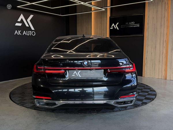 Black BMW 750 2019 in Kaunas, with an engine capacity of 2.99 L and mileage of 125 thousand km for 34990 €, photo 10 on AUTOMOTO.COM.LV