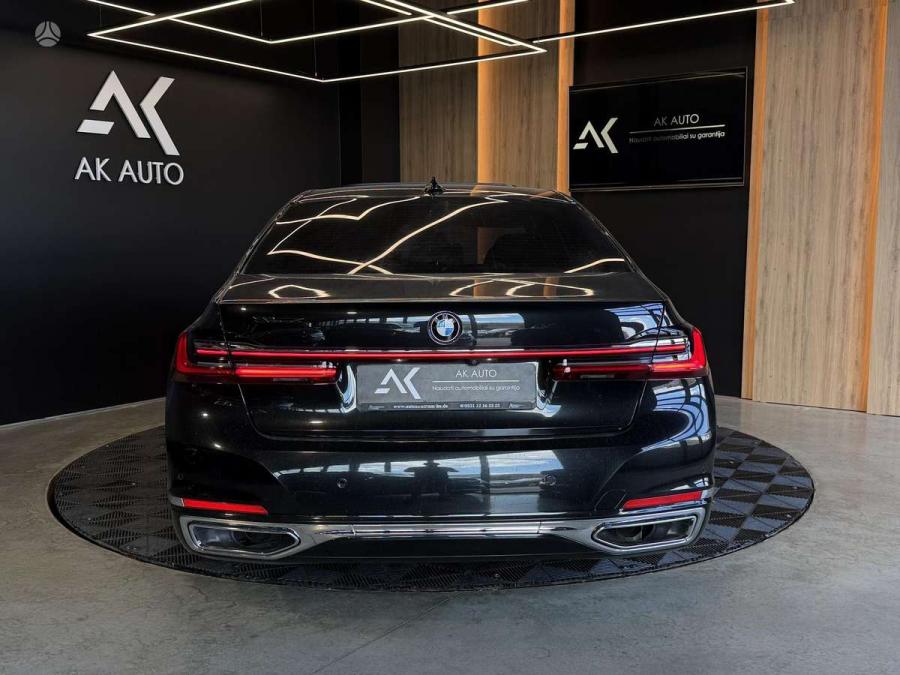 Black BMW 750 2019 in Kaunas, with an engine capacity of 2.99 L and mileage of 125 thousand km for 34990 €, photo 11 on AUTOMOTO.COM.LV
